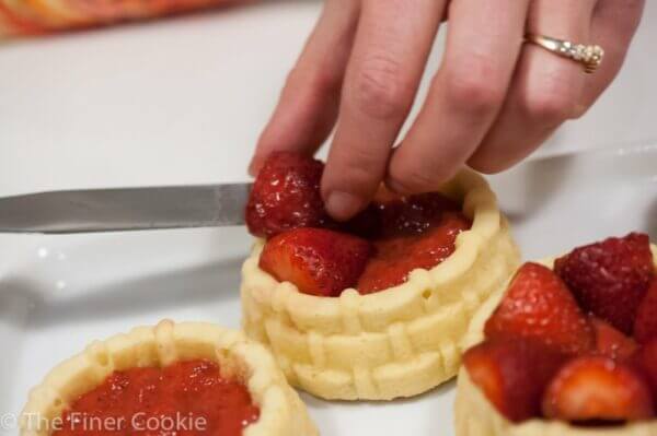 Strawberry Genoise Recipe - The Finer Cookie