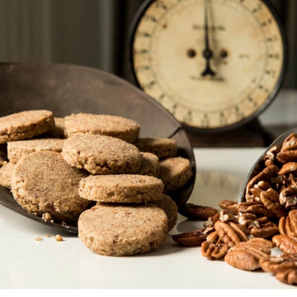 Dutch Pecan Sandies Recipe - The Finer Cookie